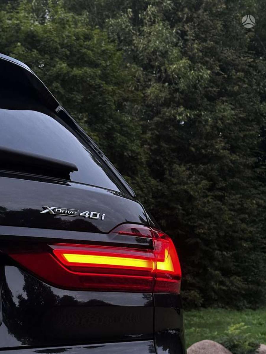 Black BMW X7 2022 in Vilnius, with an engine capacity of 3.00 L and mileage of 58 thousand km for 61000 €, photo 7 on AUTOMOTO.COM.LV