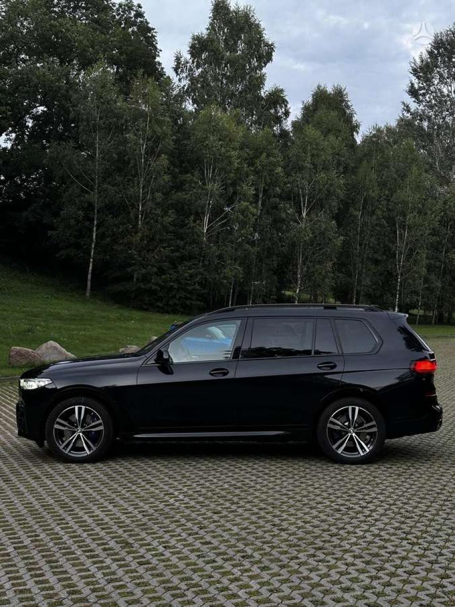 Black BMW X7 2022 in Vilnius, with an engine capacity of 3.00 L and mileage of 58 thousand km for 61000 €, photo 11 on AUTOMOTO.COM.LV
