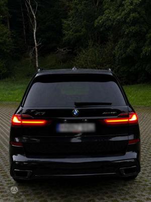 Black BMW X7 2022 in Vilnius, with an engine capacity of 3.00 L and mileage of 58 thousand km for 61000 €, photo 12 on AUTOMOTO.COM.LV