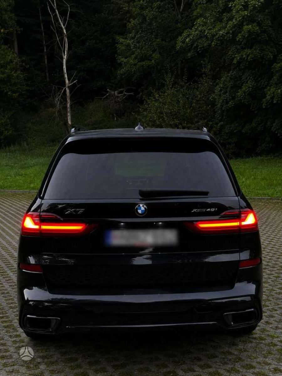 Black BMW X7 2022 in Vilnius, with an engine capacity of 3.00 L and mileage of 58 thousand km for 61000 €, photo 12 on AUTOMOTO.COM.LV