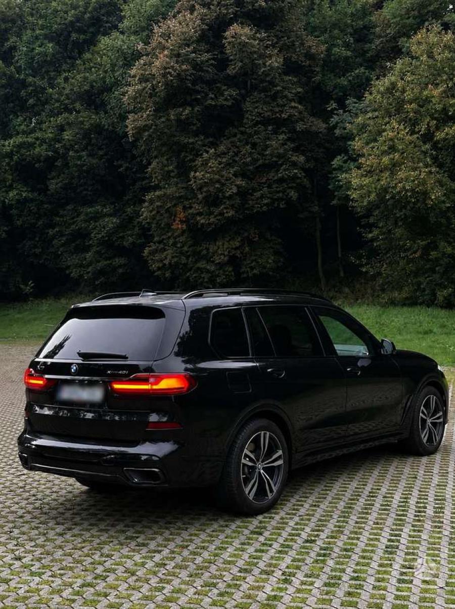 Black BMW X7 2022 in Vilnius, with an engine capacity of 3.00 L and mileage of 58 thousand km for 61000 €, photo 13 on AUTOMOTO.COM.LV