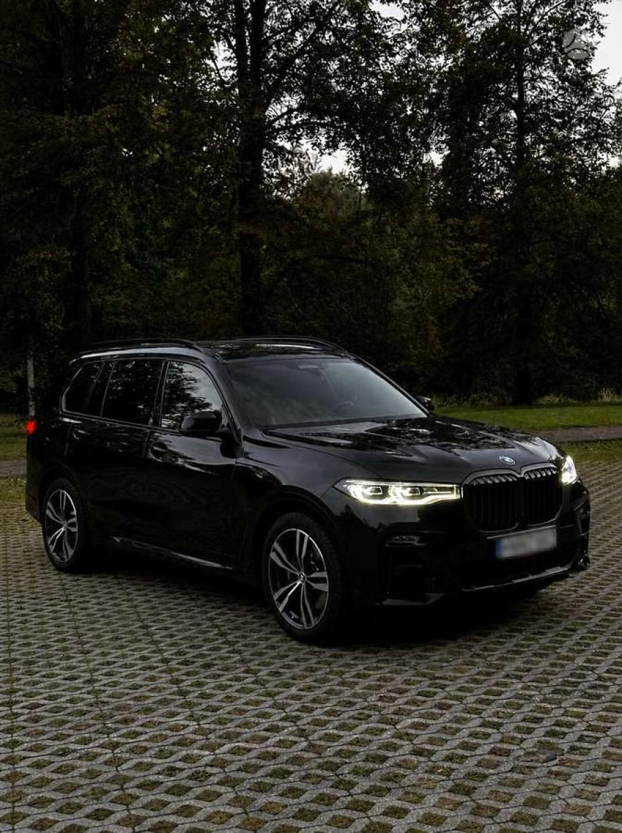 Black BMW X7 2022 in Vilnius, with an engine capacity of 3.00 L and mileage of 58 thousand km for 61000 €, photo 16 on AUTOMOTO.COM.LV