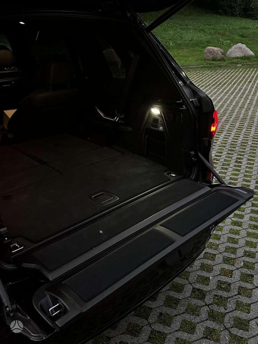 Black BMW X7 2022 in Vilnius, with an engine capacity of 3.00 L and mileage of 58 thousand km for 61000 €, photo 23 on AUTOMOTO.COM.LV