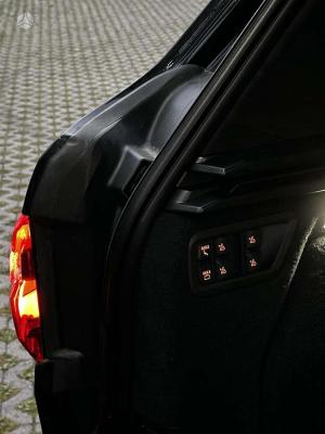 Black BMW X7 2022 in Vilnius, with an engine capacity of 3.00 L and mileage of 58 thousand km for 61000 €, photo 26 on AUTOMOTO.COM.LV