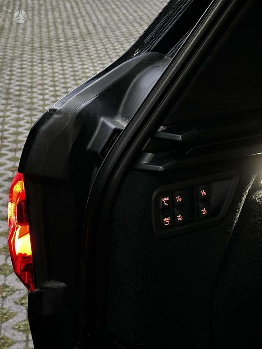 Black BMW X7 2022 in Vilnius, with an engine capacity of 3.00 L and mileage of 58 thousand km for 61000 €, photo 26 on AUTOMOTO.COM.LV
