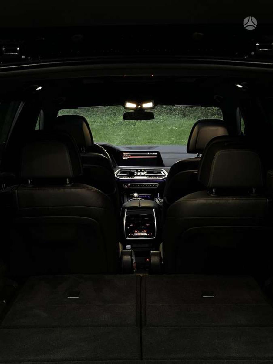 Black BMW X7 2022 in Vilnius, with an engine capacity of 3.00 L and mileage of 58 thousand km for 61000 €, photo 27 on AUTOMOTO.COM.LV