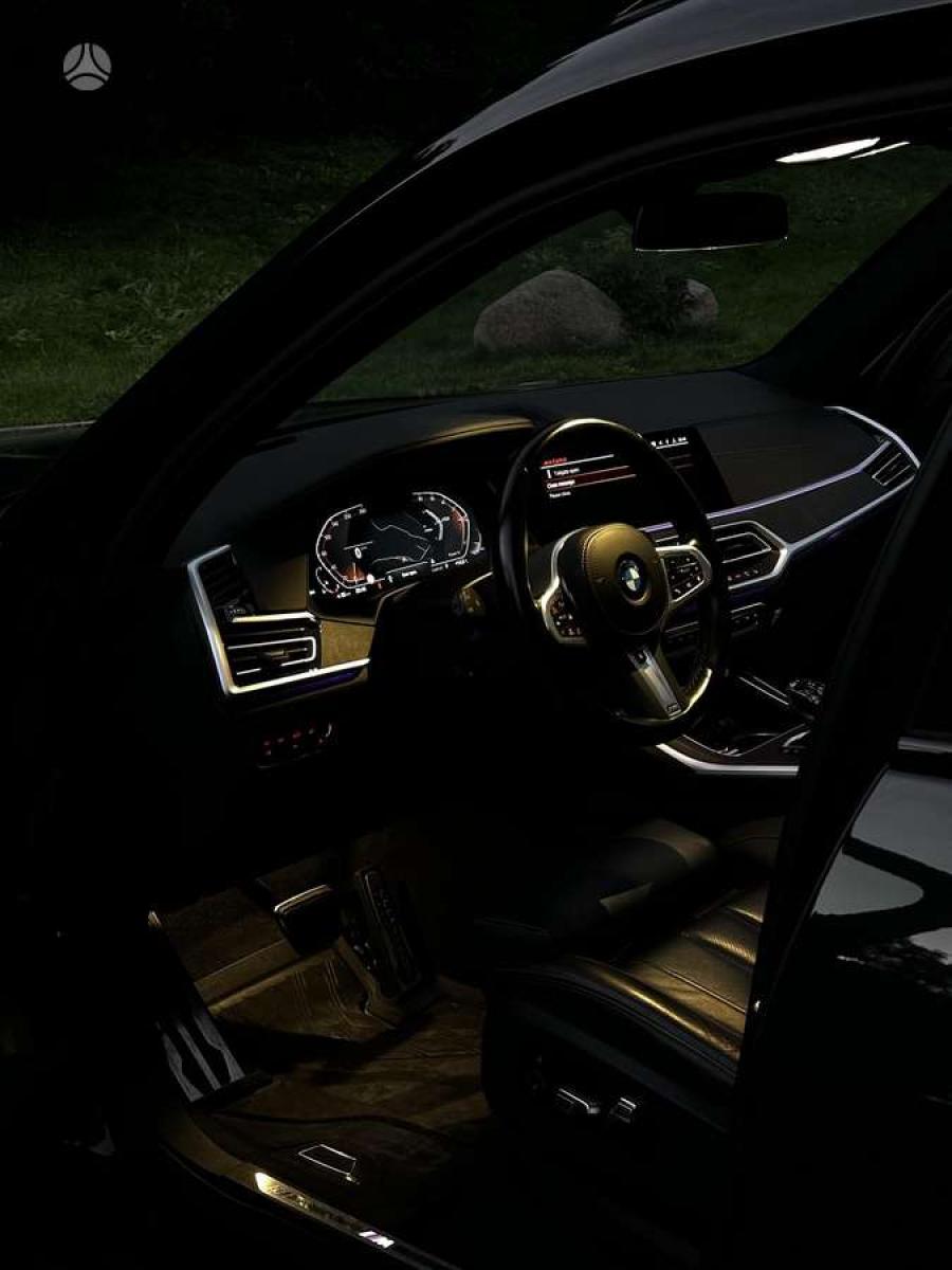 Black BMW X7 2022 in Vilnius, with an engine capacity of 3.00 L and mileage of 58 thousand km for 61000 €, photo 30 on AUTOMOTO.COM.LV