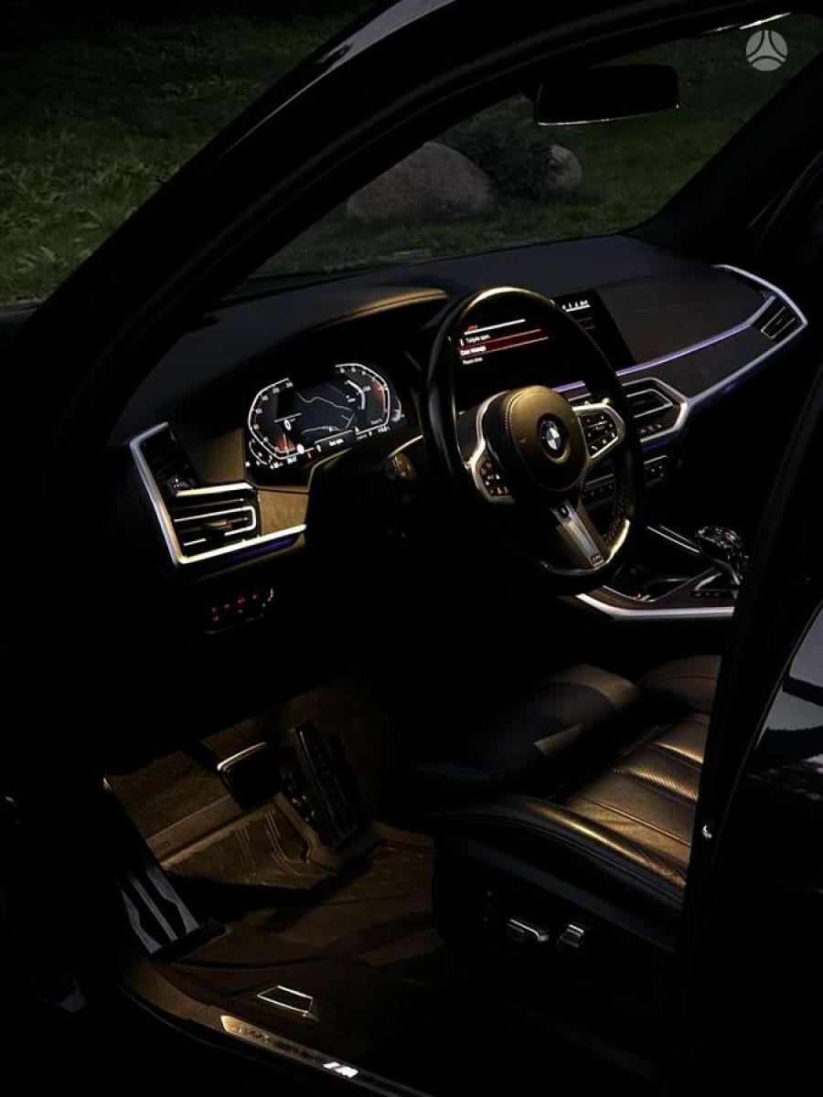 Black BMW X7 2022 in Vilnius, with an engine capacity of 3.00 L and mileage of 58 thousand km for 61000 €, photo 32 on AUTOMOTO.COM.LV