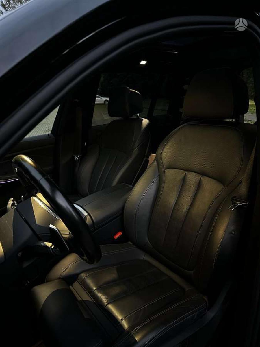 Black BMW X7 2022 in Vilnius, with an engine capacity of 3.00 L and mileage of 58 thousand km for 61000 €, photo 33 on AUTOMOTO.COM.LV