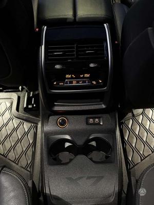 Black BMW X7 2022 in Vilnius, with an engine capacity of 3.00 L and mileage of 58 thousand km for 61000 €, photo 39 on AUTOMOTO.COM.LV