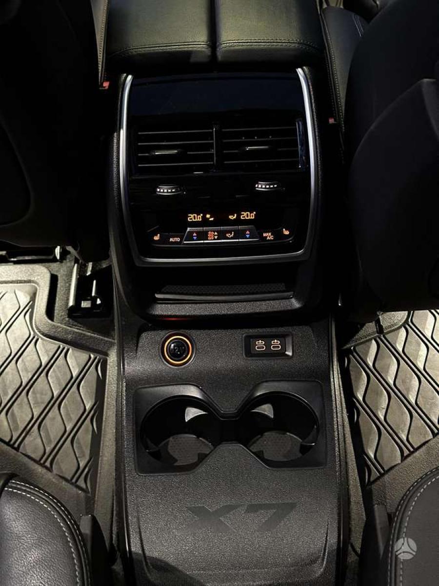 Black BMW X7 2022 in Vilnius, with an engine capacity of 3.00 L and mileage of 58 thousand km for 61000 €, photo 39 on AUTOMOTO.COM.LV