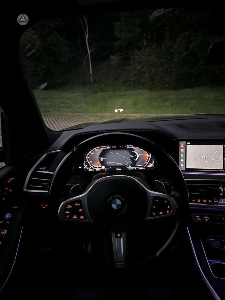 Black BMW X7 2022 in Vilnius, with an engine capacity of 3.00 L and mileage of 58 thousand km for 61000 €, photo 40 on AUTOMOTO.COM.LV
