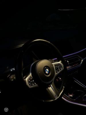 Black BMW X7 2022 in Vilnius, with an engine capacity of 3.00 L and mileage of 58 thousand km for 61000 €, photo 42 on AUTOMOTO.COM.LV