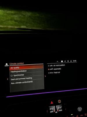Black BMW X7 2022 in Vilnius, with an engine capacity of 3.00 L and mileage of 58 thousand km for 61000 €, photo 43 on AUTOMOTO.COM.LV