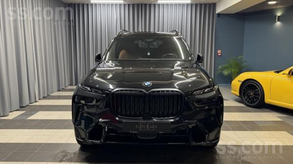Black BMW X7 2023 in Riga, with an engine capacity of 3.00 L and mileage of 11 thousand km for 94990 €, photo 2 on AUTOMOTO.COM.LV