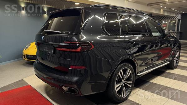 Black BMW X7 2023 in Riga, with an engine capacity of 3.00 L and mileage of 11 thousand km for 94990 €, photo 5 on AUTOMOTO.COM.LV