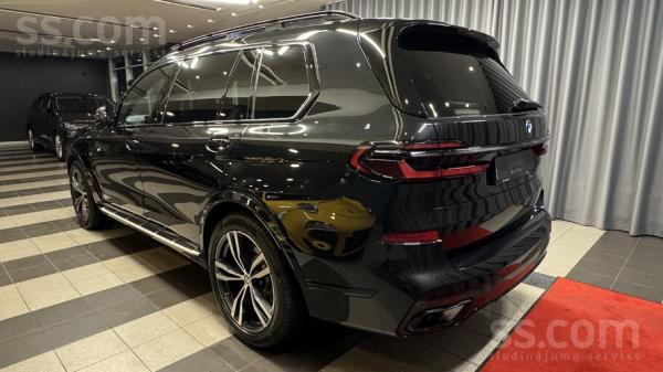 Black BMW X7 2023 in Riga, with an engine capacity of 3.00 L and mileage of 11 thousand km for 94990 €, photo 7 on AUTOMOTO.COM.LV