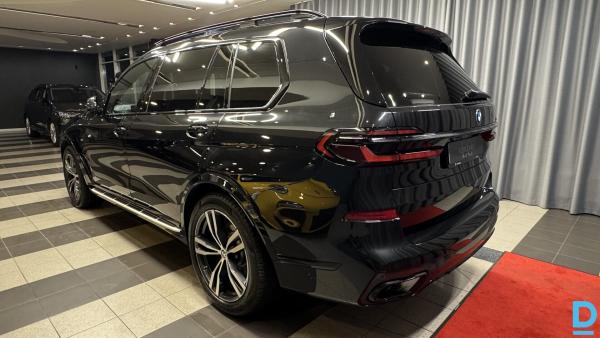 Black BMW X7 2023 in Marupe, with an engine capacity of 3.00 L and mileage of 11 thousand km for 94990 €, photo 2 on AUTOMOTO.COM.LV