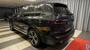 Black BMW X7 2023 in Marupe, with an engine capacity of 3.00 L and mileage of 11 thousand km for 94990 €, photo 2 on AUTOMOTO.COM.LV