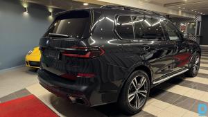 Black BMW X7 2023 in Marupe, with an engine capacity of 3.00 L and mileage of 11 thousand km for 94990 €, photo 4 on AUTOMOTO.COM.LV