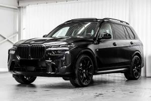 Black BMW X7 2023 in Tukums, with an engine capacity of 3.00 L and mileage of 100 thousand km for 79990 €, photo  on AUTOMOTO.COM.LV