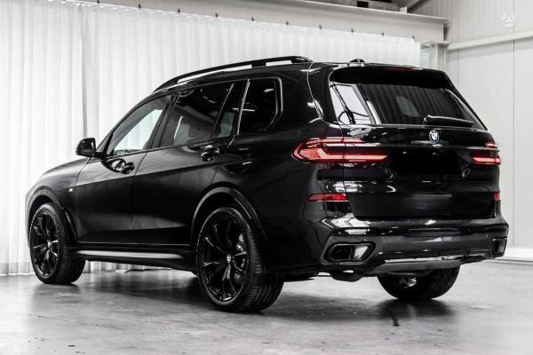 Melns BMW X7 2023 Tukums, ar dzinēja tilpumu 3.00 L un nobraukumu 100 tūkst. km par 79990 €, foto 2 vietnē AUTOMOTO.COM.LV