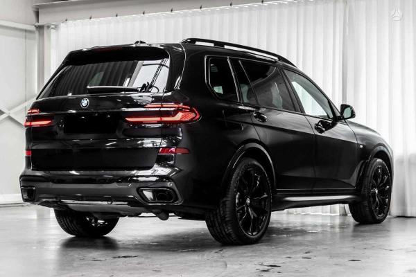 Melns BMW X7 2023 Tukums, ar dzinēja tilpumu 3.00 L un nobraukumu 100 tūkst. km par 79990 €, foto 3 vietnē AUTOMOTO.COM.LV