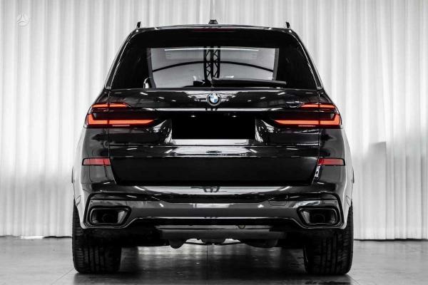 Melns BMW X7 2023 Tukums, ar dzinēja tilpumu 3.00 L un nobraukumu 100 tūkst. km par 79990 €, foto 4 vietnē AUTOMOTO.COM.LV