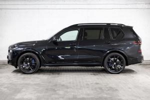 Black BMW X7 2023 in Vilnius, with an engine capacity of 3.00 L and mileage of 77 thousand km for 86771 €, photo 6 on AUTOMOTO.COM.LV