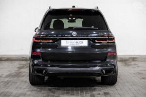 Black BMW X7 2023 in Vilnius, with an engine capacity of 3.00 L and mileage of 77 thousand km for 86771 €, photo 11 on AUTOMOTO.COM.LV