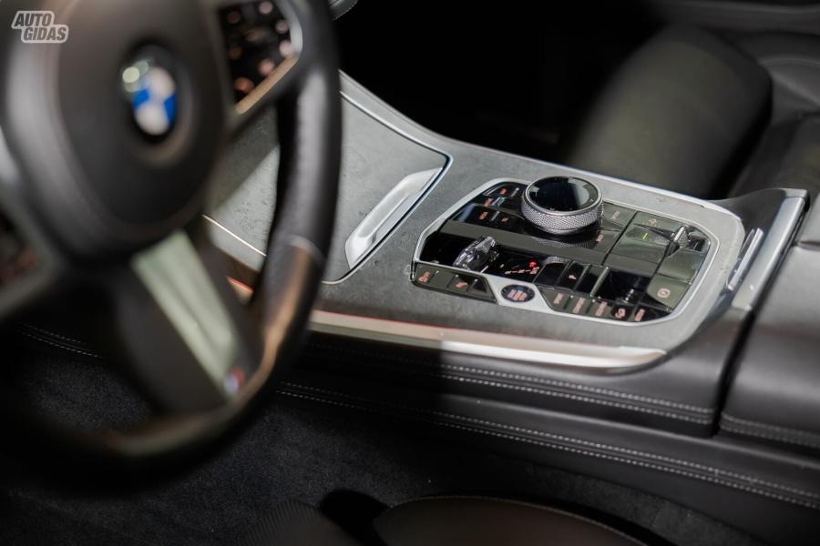 Black BMW X7 2023 in Vilnius, with an engine capacity of 3.00 L and mileage of 77 thousand km for 86771 €, photo 13 on AUTOMOTO.COM.LV