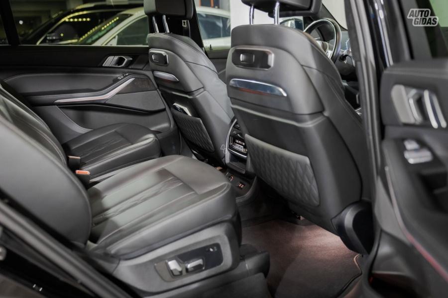 Black BMW X7 2023 in Vilnius, with an engine capacity of 3.00 L and mileage of 77 thousand km for 86771 €, photo 15 on AUTOMOTO.COM.LV
