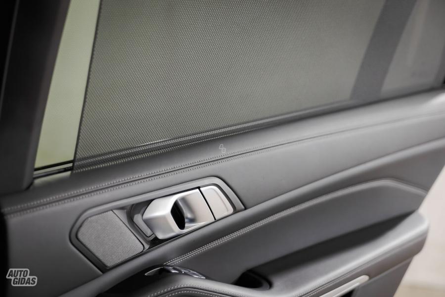Black BMW X7 2023 in Vilnius, with an engine capacity of 3.00 L and mileage of 77 thousand km for 86771 €, photo 19 on AUTOMOTO.COM.LV