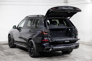 Black BMW X7 2023 in Vilnius, with an engine capacity of 3.00 L and mileage of 77 thousand km for 86771 €, photo 36 on AUTOMOTO.COM.LV