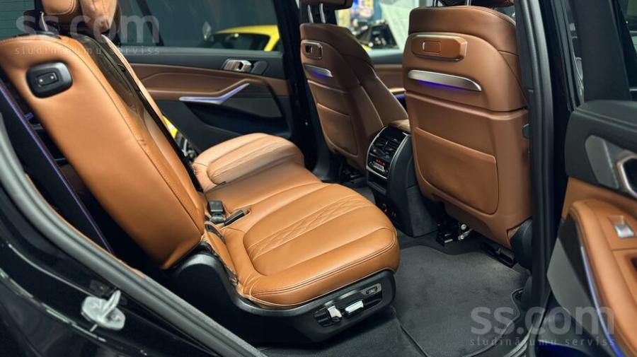 Melns BMW X7 2023 Rīga, ar dzinēja tilpumu 3.00 L un nobraukumu 11 tūkst. km par 85990 €, foto 16 vietnē AUTOMOTO.COM.LV