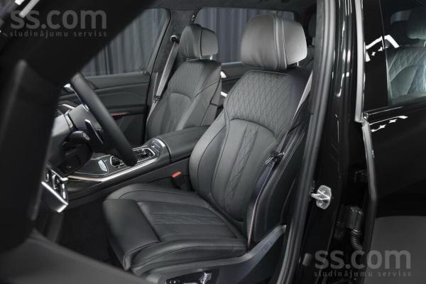 Black BMW X7 2023 in Tukums, with an engine capacity of 3.00 L and mileage of 0 thousand km for 79990 €, photo 2 on AUTOMOTO.COM.LV