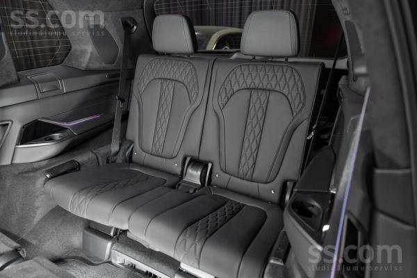 Black BMW X7 2023 in Tukums, with an engine capacity of 3.00 L and mileage of 0 thousand km for 79990 €, photo 4 on AUTOMOTO.COM.LV