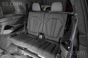 Melns BMW X7 2023 Tukums, ar dzinēja tilpumu 3.00 L un nobraukumu 0 tūkst. km par 79990 €, foto 5 vietnē AUTOMOTO.COM.LV