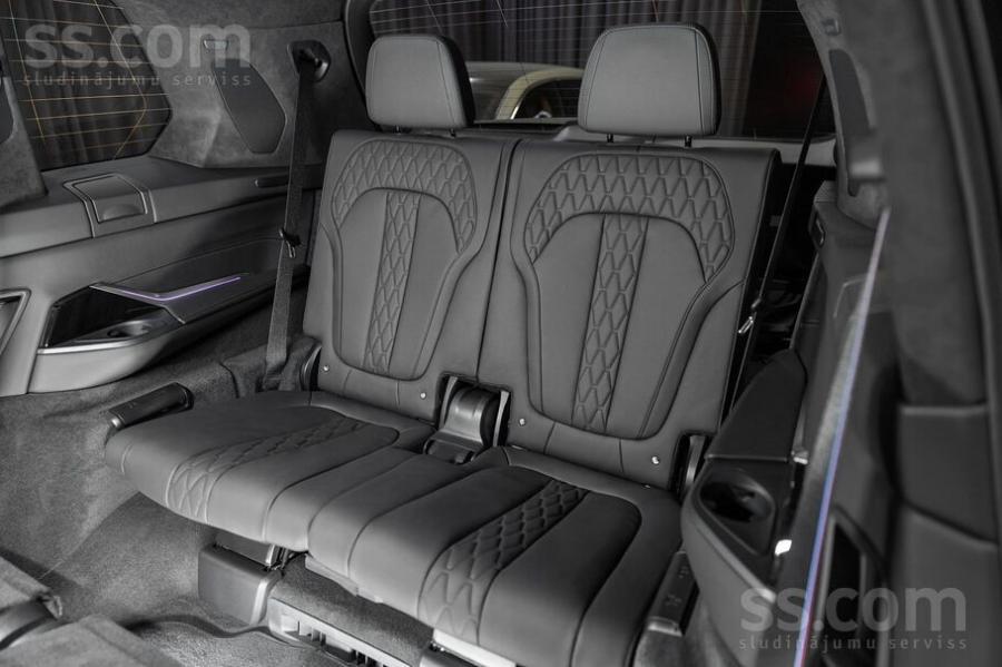 Melns BMW X7 2023 Tukums, ar dzinēja tilpumu 3.00 L un nobraukumu 0 tūkst. km par 79990 €, foto 5 vietnē AUTOMOTO.COM.LV