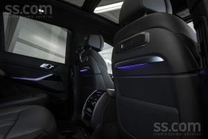 Черный БМВ X7 2023 в Тукумс, объемом двигателя 3.00 л и пробегом 0 тыс. км за 76777 €, фото 18 на AUTOMOTO.COM.LV