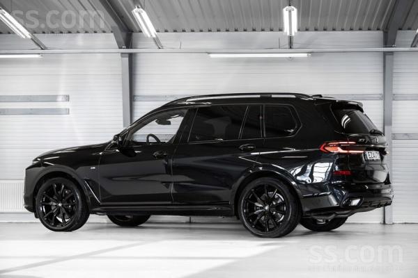 Melns BMW X7 2023 Tukums, ar dzinēja tilpumu 3.00 L un nobraukumu 0 tūkst. km par 77770 €, foto 5 vietnē AUTOMOTO.COM.LV