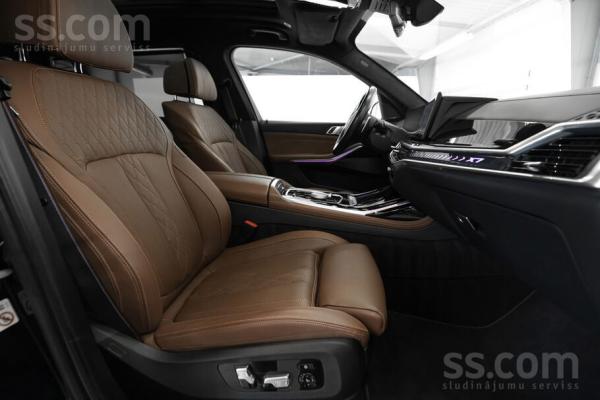 Black BMW X7 2023 in Tukums, with an engine capacity of 3.00 L and mileage of 0 thousand km for 77770 €, photo 8 on AUTOMOTO.COM.LV