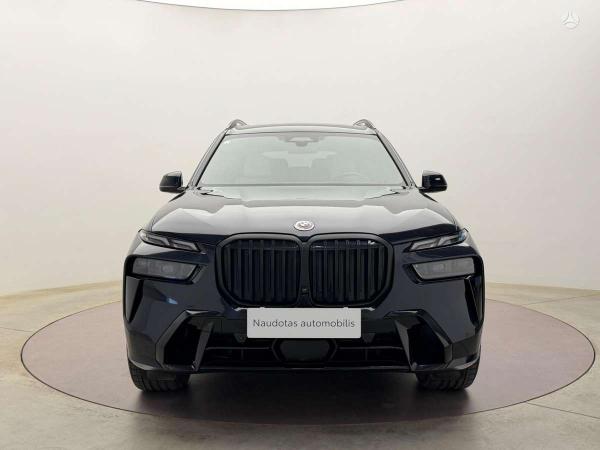 Black BMW X7 2023 in Panevezys, with an engine capacity of 2.99 L and mileage of 149 thousand km for 82990 €, photo 2 on AUTOMOTO.COM.LV