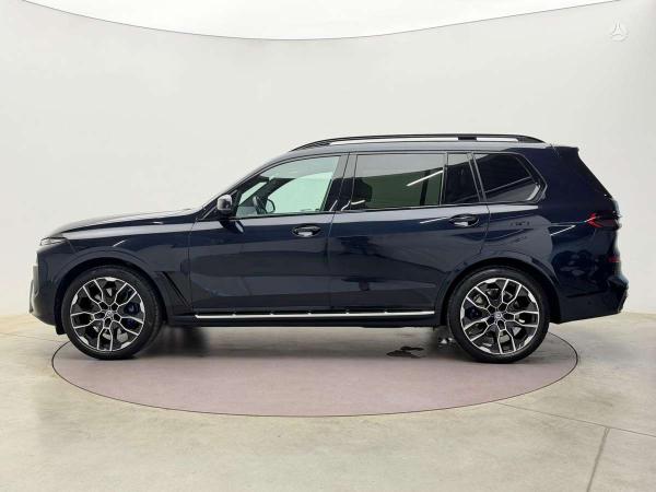 Black BMW X7 2023 in Panevezys, with an engine capacity of 2.99 L and mileage of 149 thousand km for 82990 €, photo 5 on AUTOMOTO.COM.LV