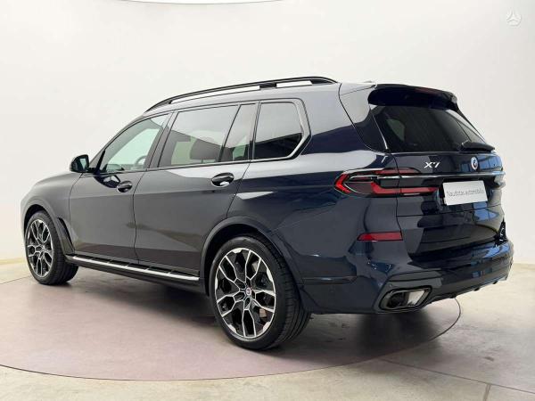 Black BMW X7 2023 in Panevezys, with an engine capacity of 2.99 L and mileage of 149 thousand km for 82990 €, photo 6 on AUTOMOTO.COM.LV