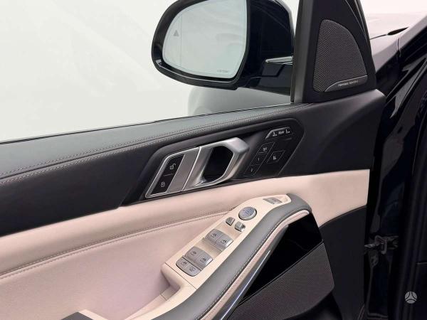 Black BMW X7 2023 in Panevezys, with an engine capacity of 2.99 L and mileage of 149 thousand km for 82990 €, photo 10 on AUTOMOTO.COM.LV