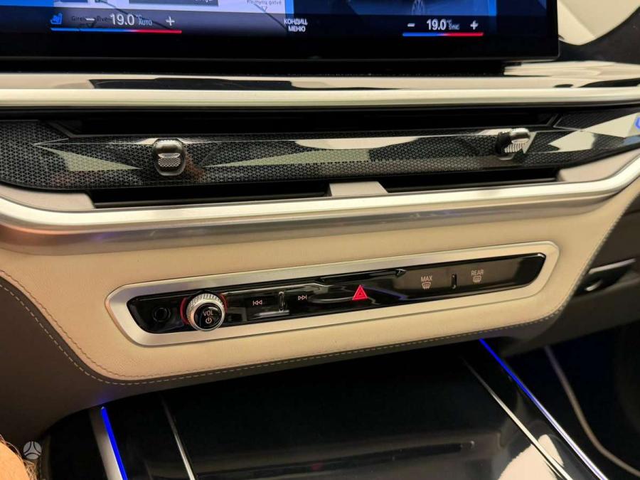 Melns BMW X7 2023 Panevēža, ar dzinēja tilpumu 2.99 L un nobraukumu 149 tūkst. km par 82990 €, foto 38 vietnē AUTOMOTO.COM.LV
