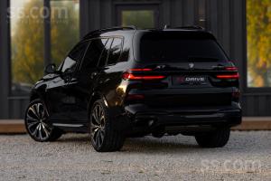 Black BMW X7 2023 in Jelgava, with an engine capacity of 3.00 L and mileage of 84 thousand km for 84900 €, photo 6 on AUTOMOTO.COM.LV