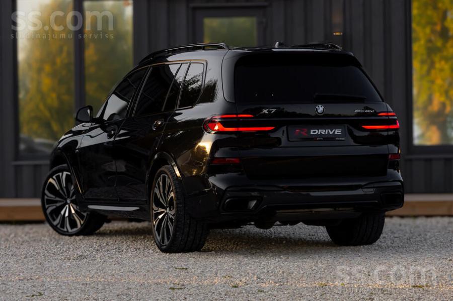 Black BMW X7 2023 in Jelgava, with an engine capacity of 3.00 L and mileage of 84 thousand km for 84900 €, photo 6 on AUTOMOTO.COM.LV