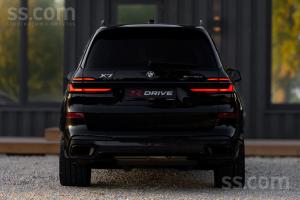 Black BMW X7 2023 in Jelgava, with an engine capacity of 3.00 L and mileage of 84 thousand km for 84900 €, photo 7 on AUTOMOTO.COM.LV